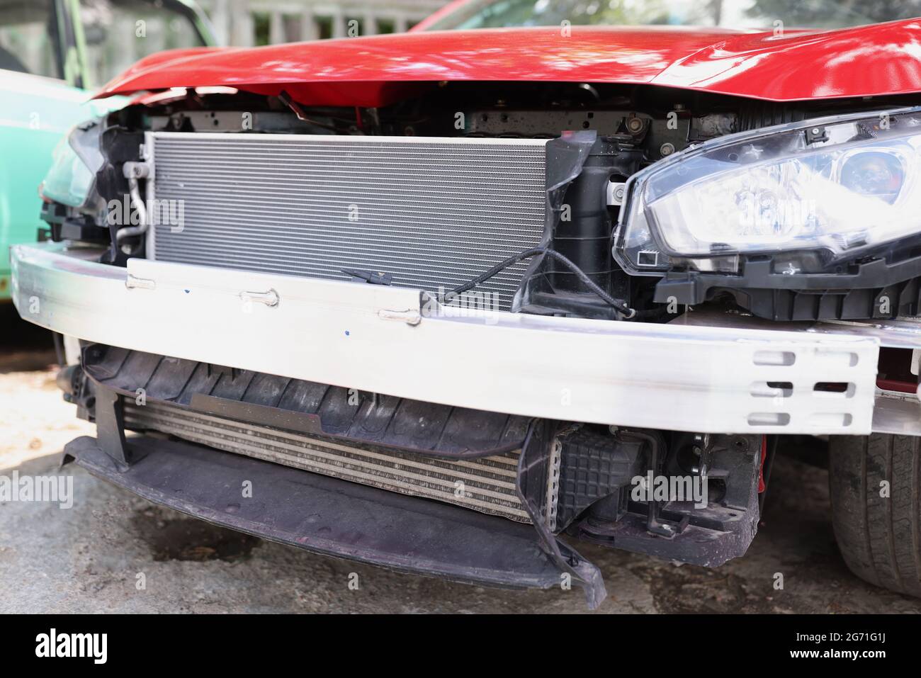 Crash repair shop hi-res stock photography and images - Alamy