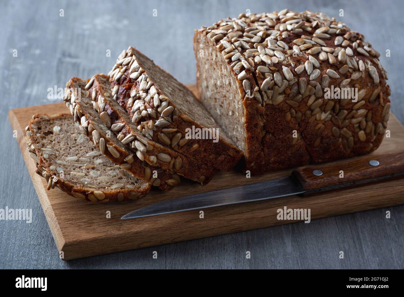 Sliced rye bread on cutting board. Whole grain rye bread with seeds Stock Photo - Alamy