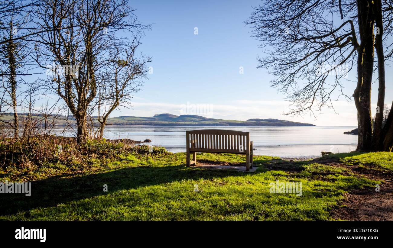 Wooden bench overlooking sea hi-res stock photography and images - Alamy