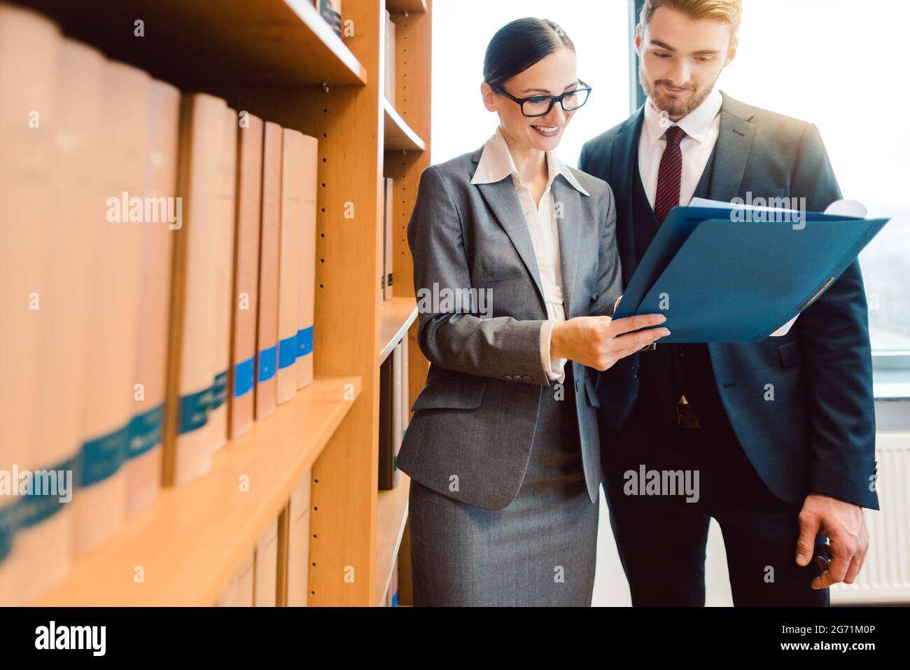 Books library law firm hi-res stock photography and images - Alamy