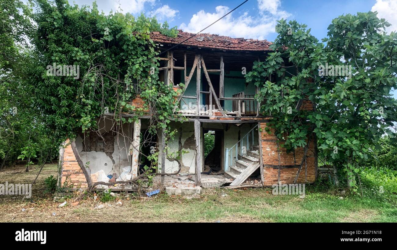 Abandoned old house in a rural area Stock Photo - Alamy