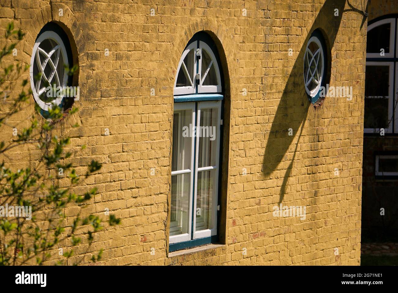 Nice vintage window of a building of stone bricks Stock Photo - Alamy