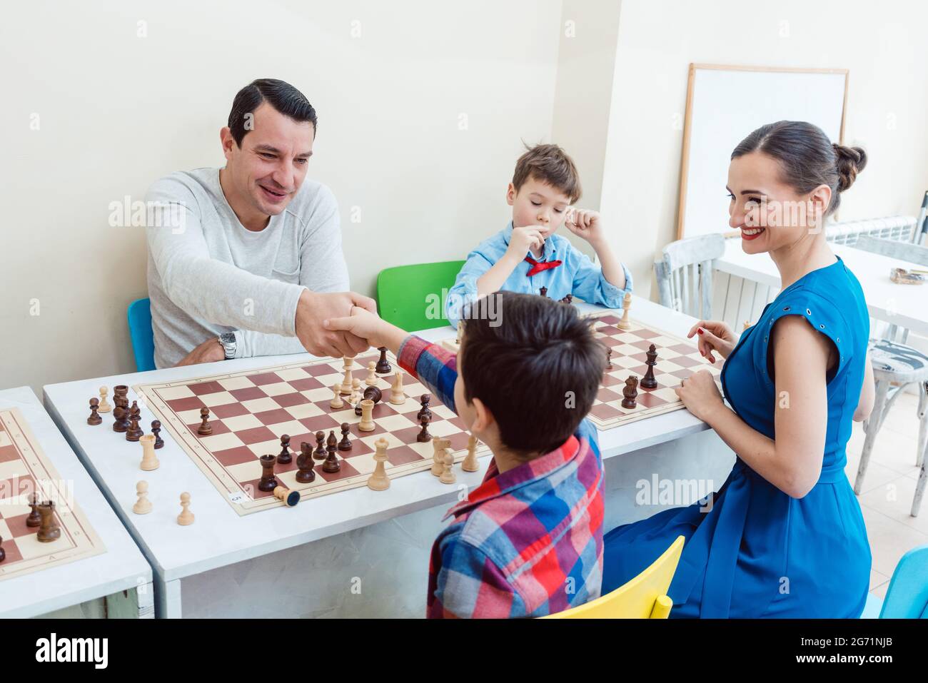 People in chess school learning the game Stock Photo - Alamy