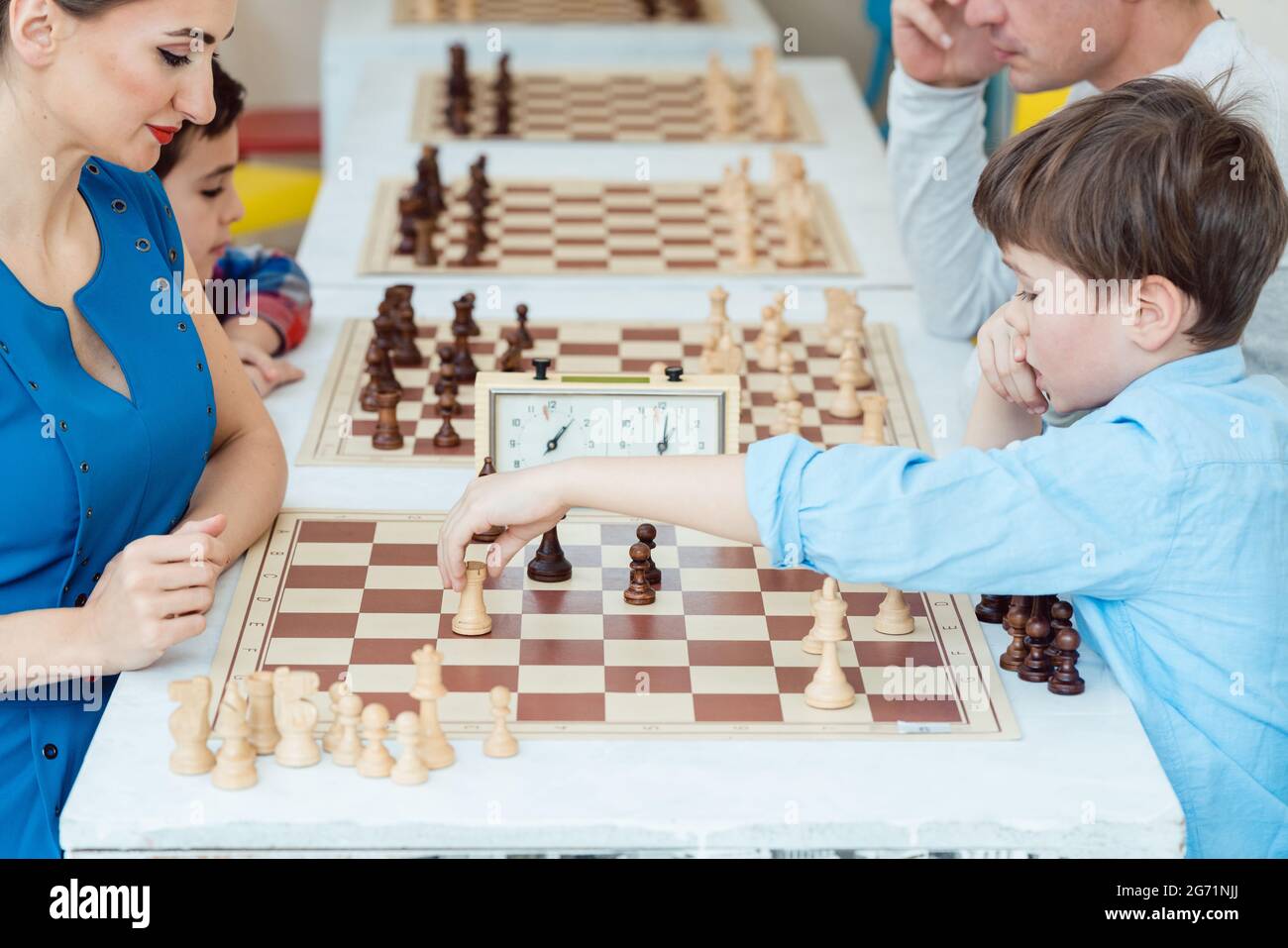 Chess lessons hi-res stock photography and images - Alamy