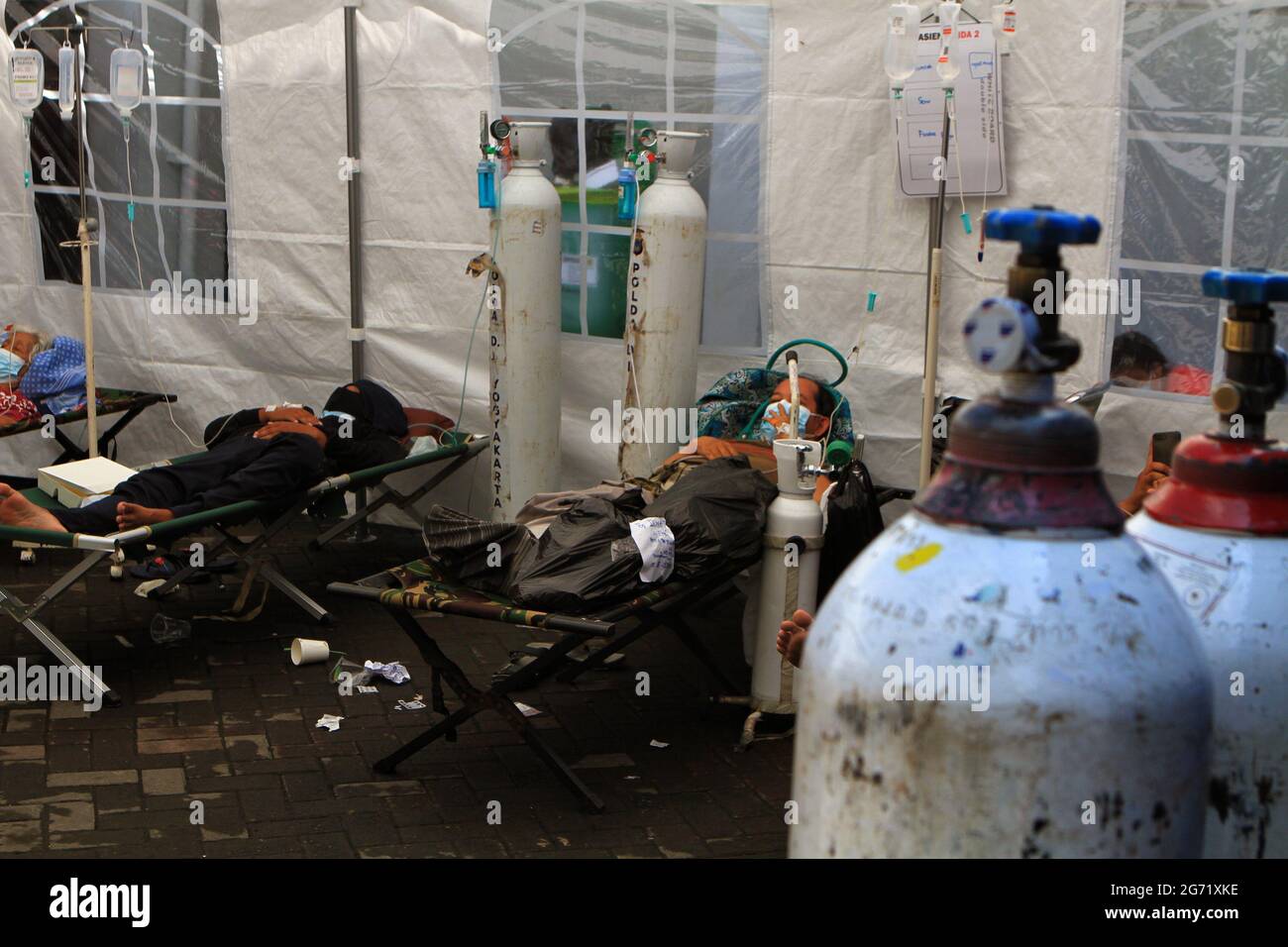Hospital patient oxygen tank hi-res stock photography and images - Alamy