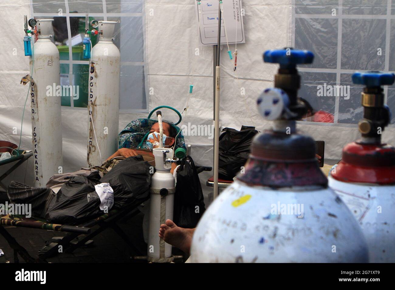 Hospital patient oxygen tank hi-res stock photography and images - Alamy