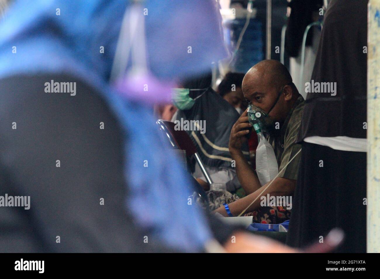 Oxygen tent hi-res stock photography and images - Alamy