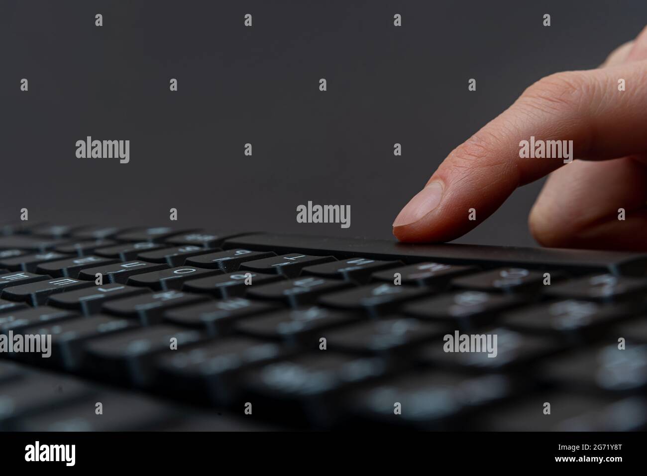 Hands Pointing Pressing Computer Keyboard Keys Typewriting New Ideas ...