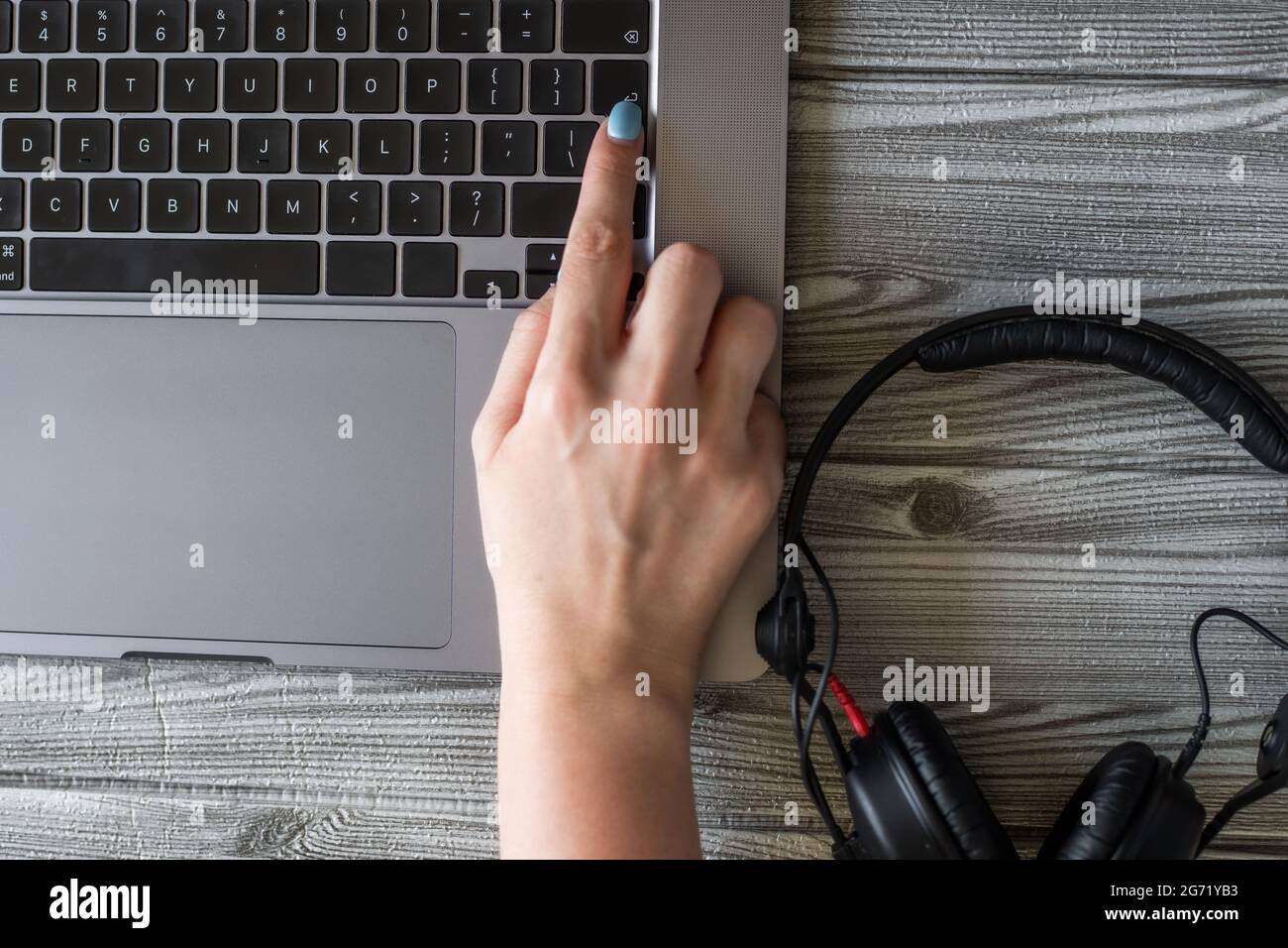 Lady Hands Pointing Pressing Computer Keyboard Keys Typewriting New ...