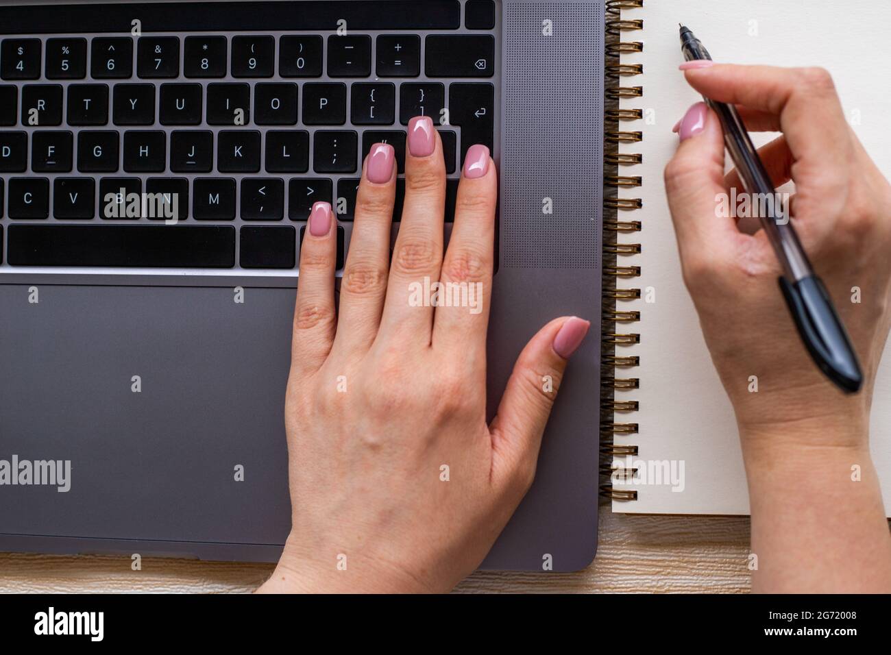 Hands Pointing Pressing Computer Keyboard Keys Typewriting New Ideas ...
