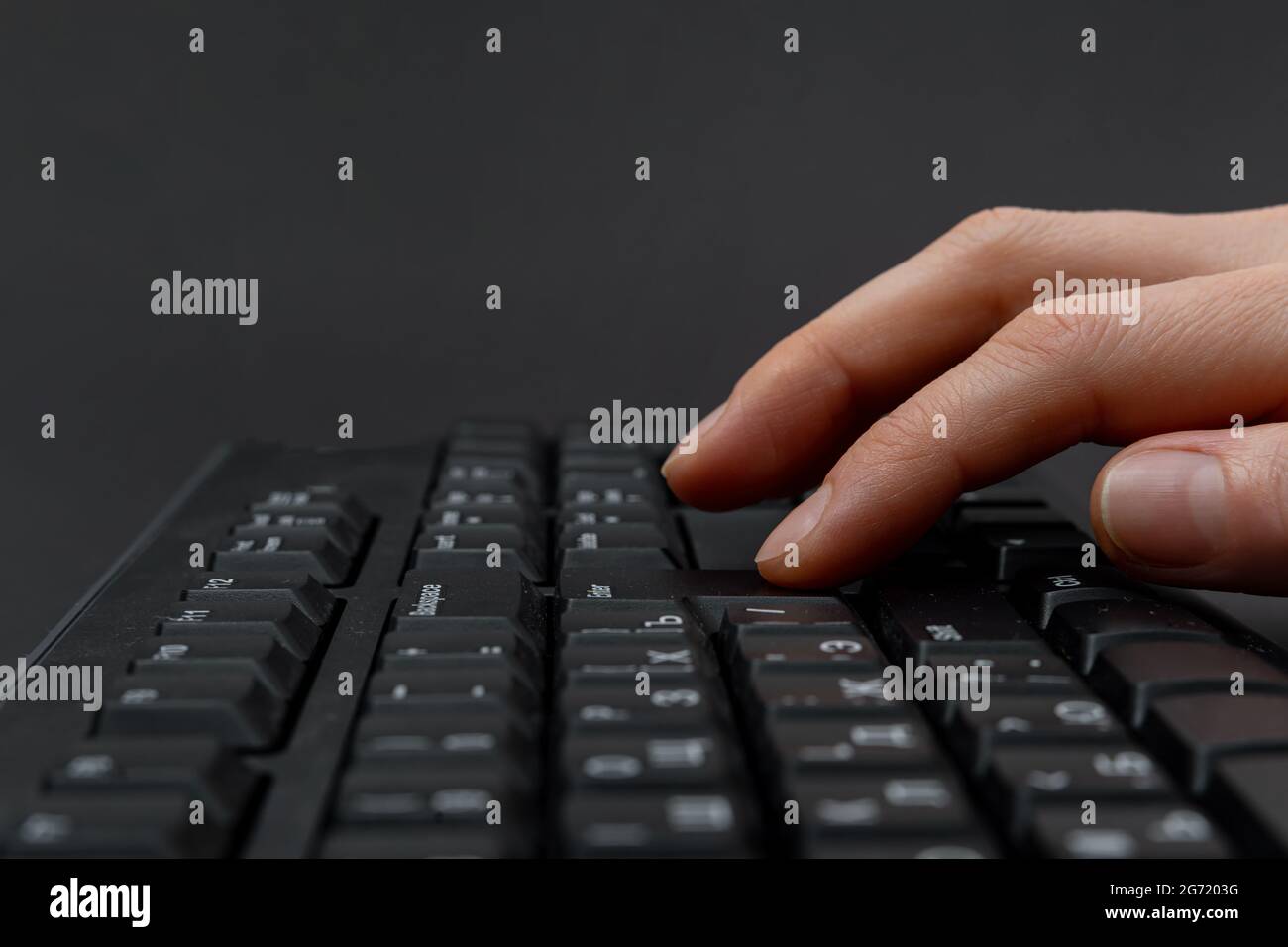 Hands Pointing Pressing Computer Keyboard Keys Typewriting New Ideas ...