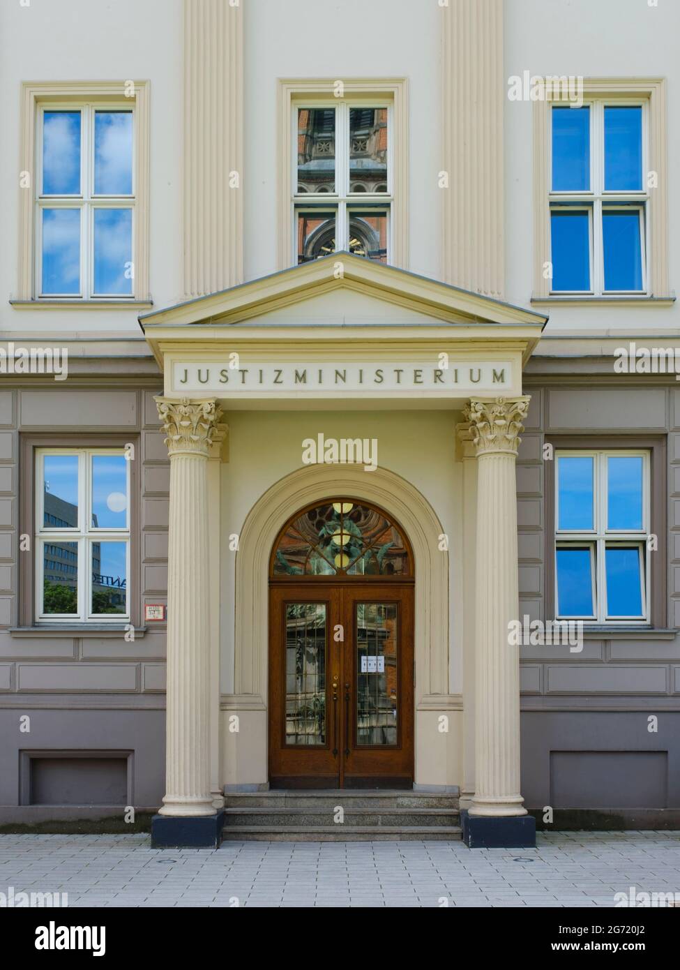 Justice ministry hi-res stock photography and images - Alamy