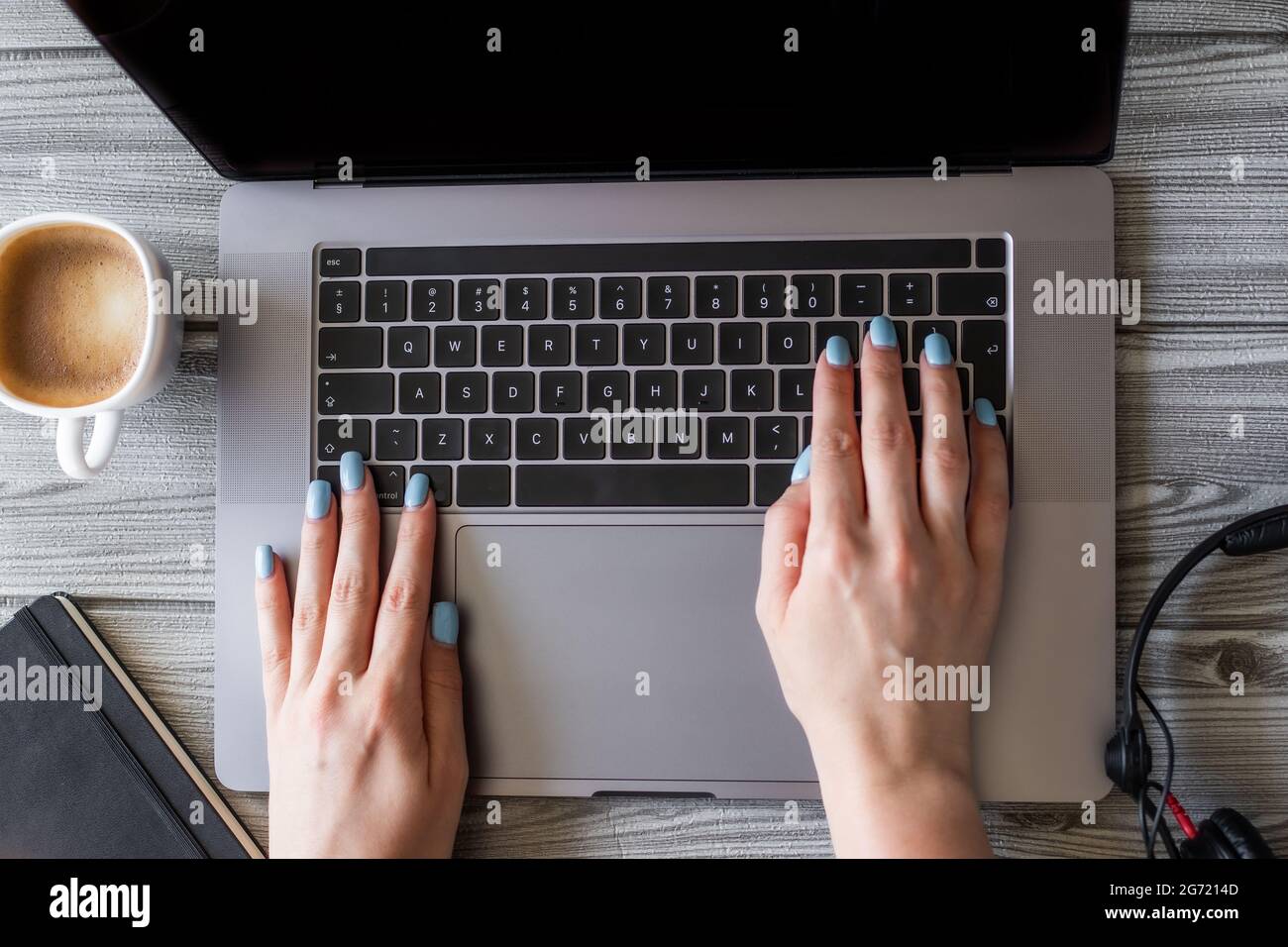 Lady Hands Pointing Pressing Computer Keyboard Keys Typewriting New ...