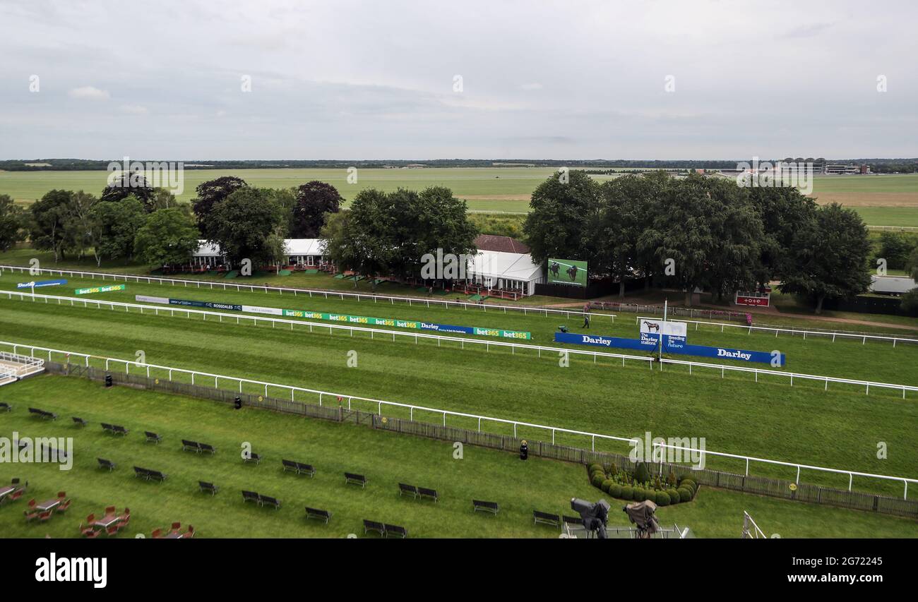 Newmarket racecourse general hi-res stock photography and images - Alamy