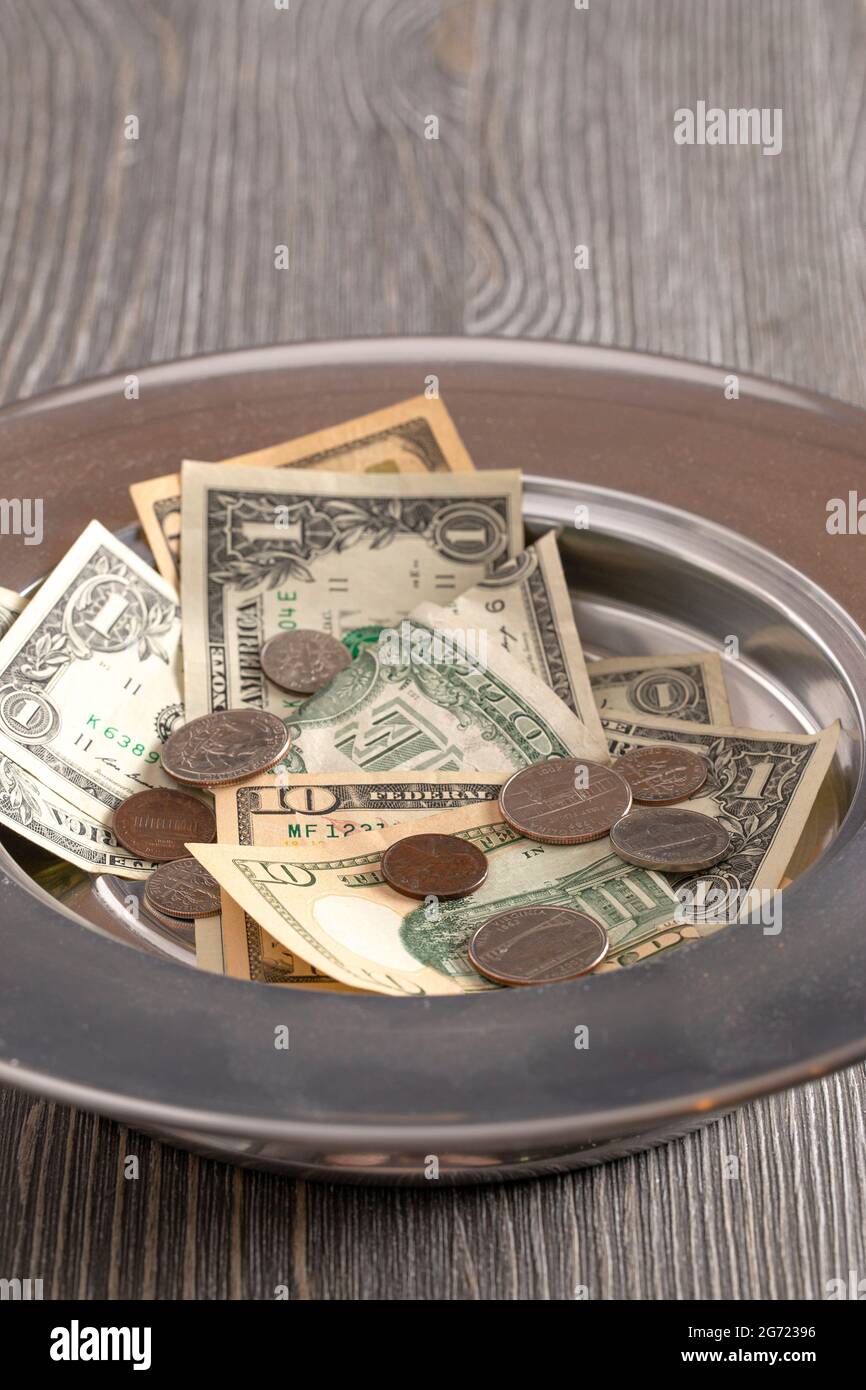 Offering plate church hi-res stock photography and images - Alamy