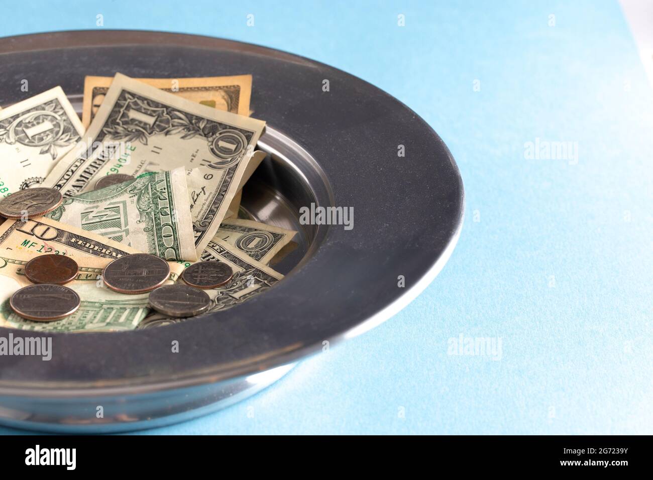 Offering plate church hi-res stock photography and images - Alamy