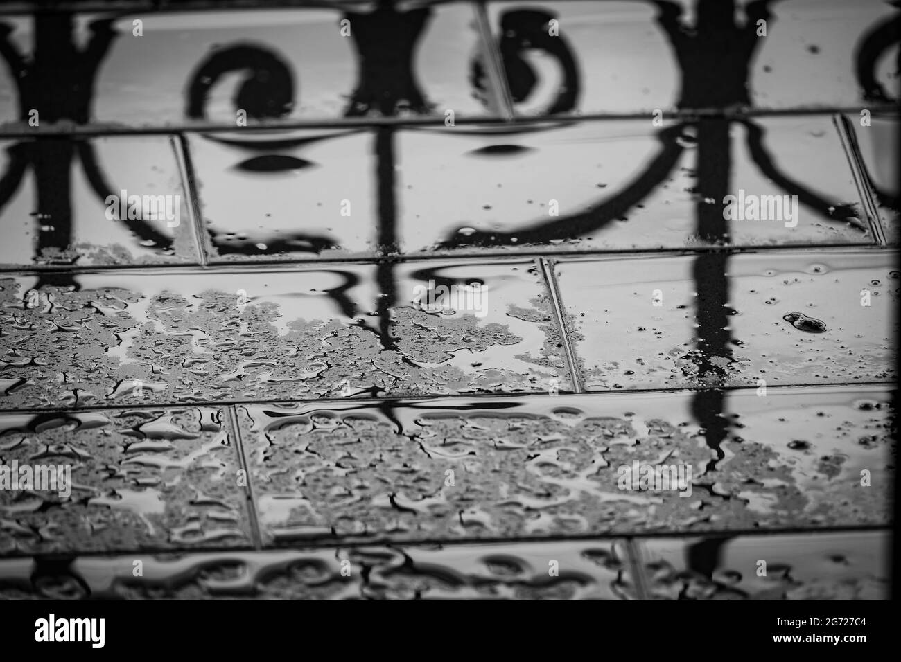 Reflection on wet pavement Black and White Stock Photos & Images - Alamy