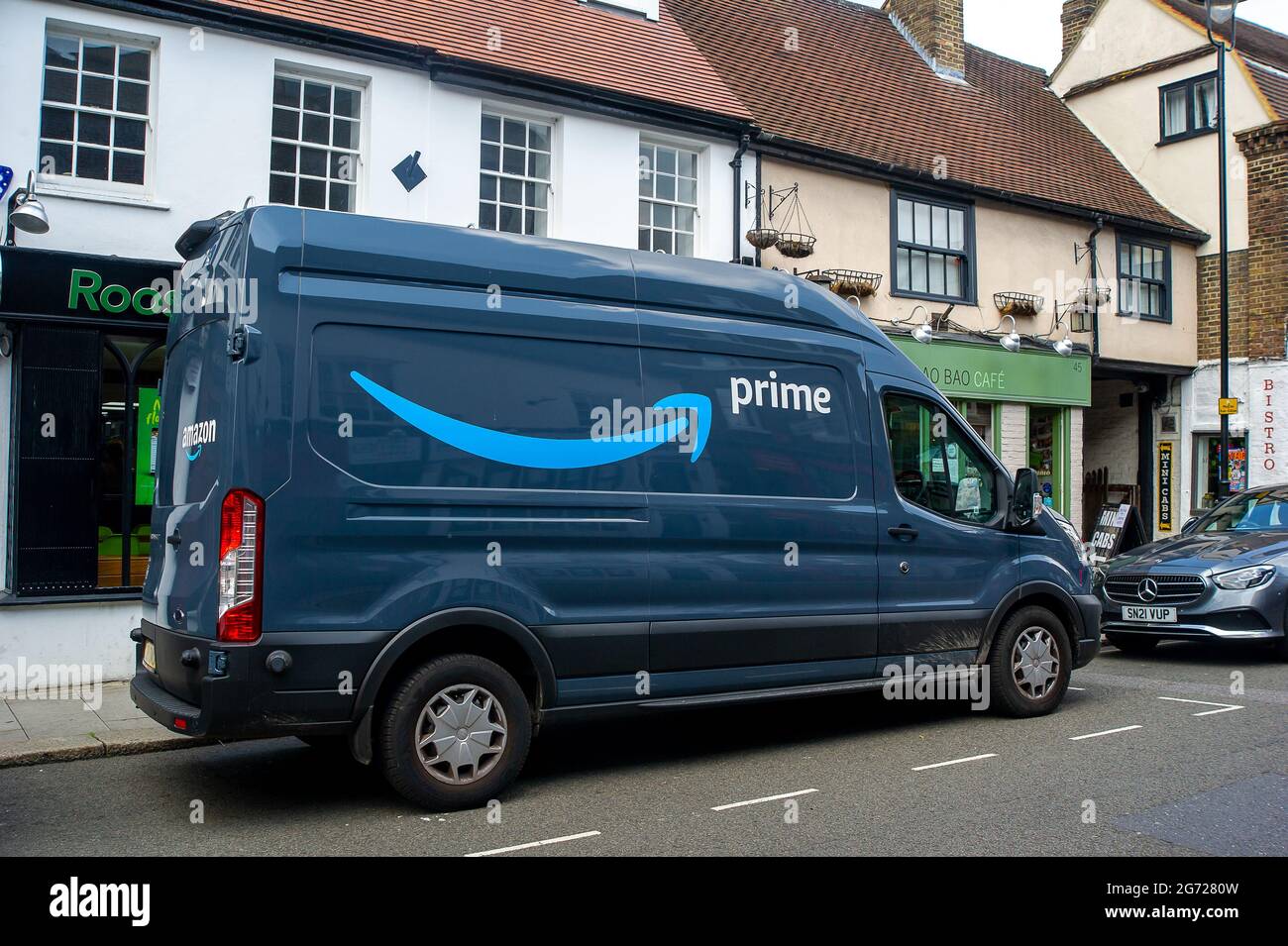 Amazon delivery van london hi-res stock photography and images - Alamy