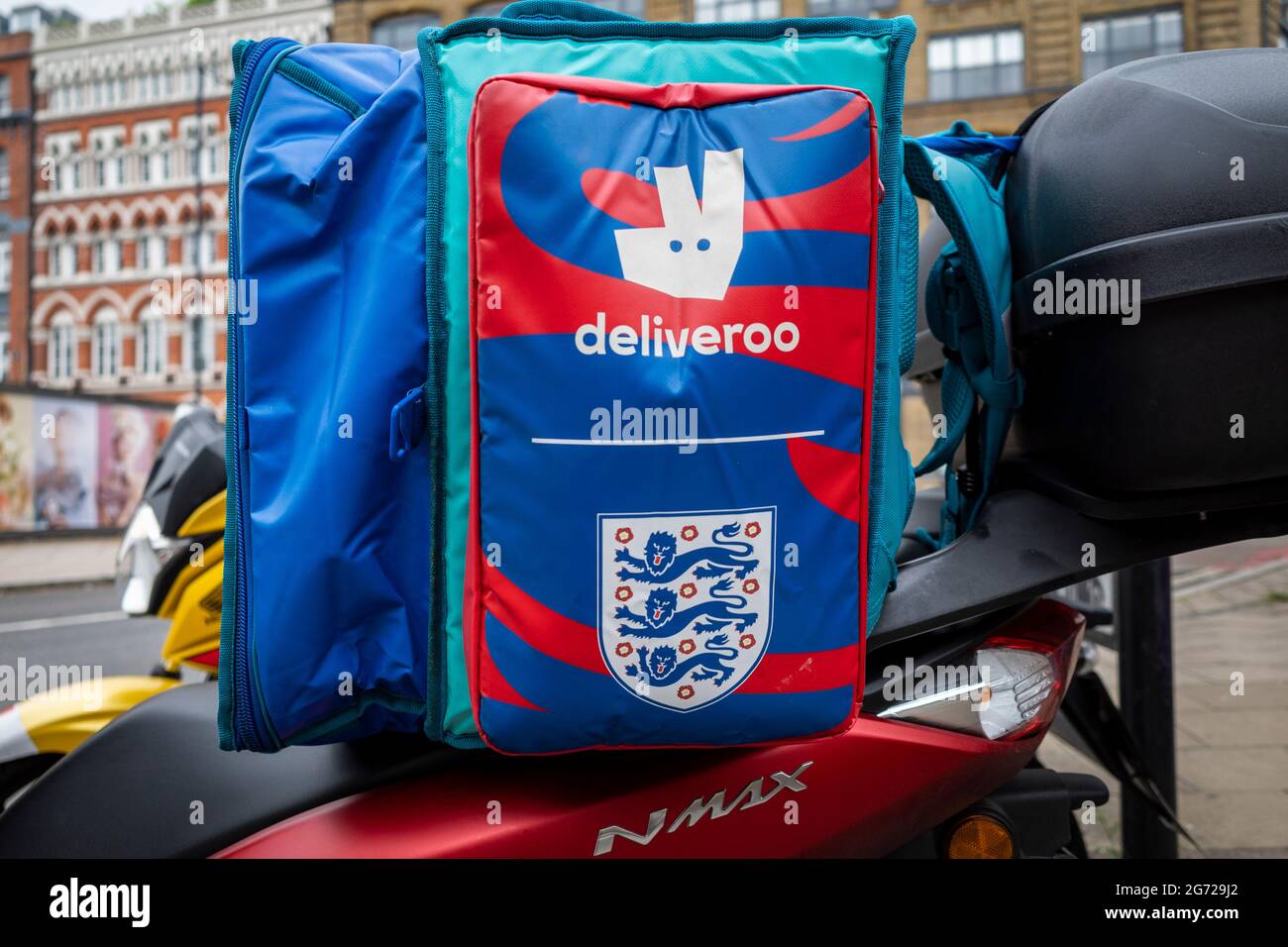 Deliveroo rider night hi-res stock photography and images - Alamy