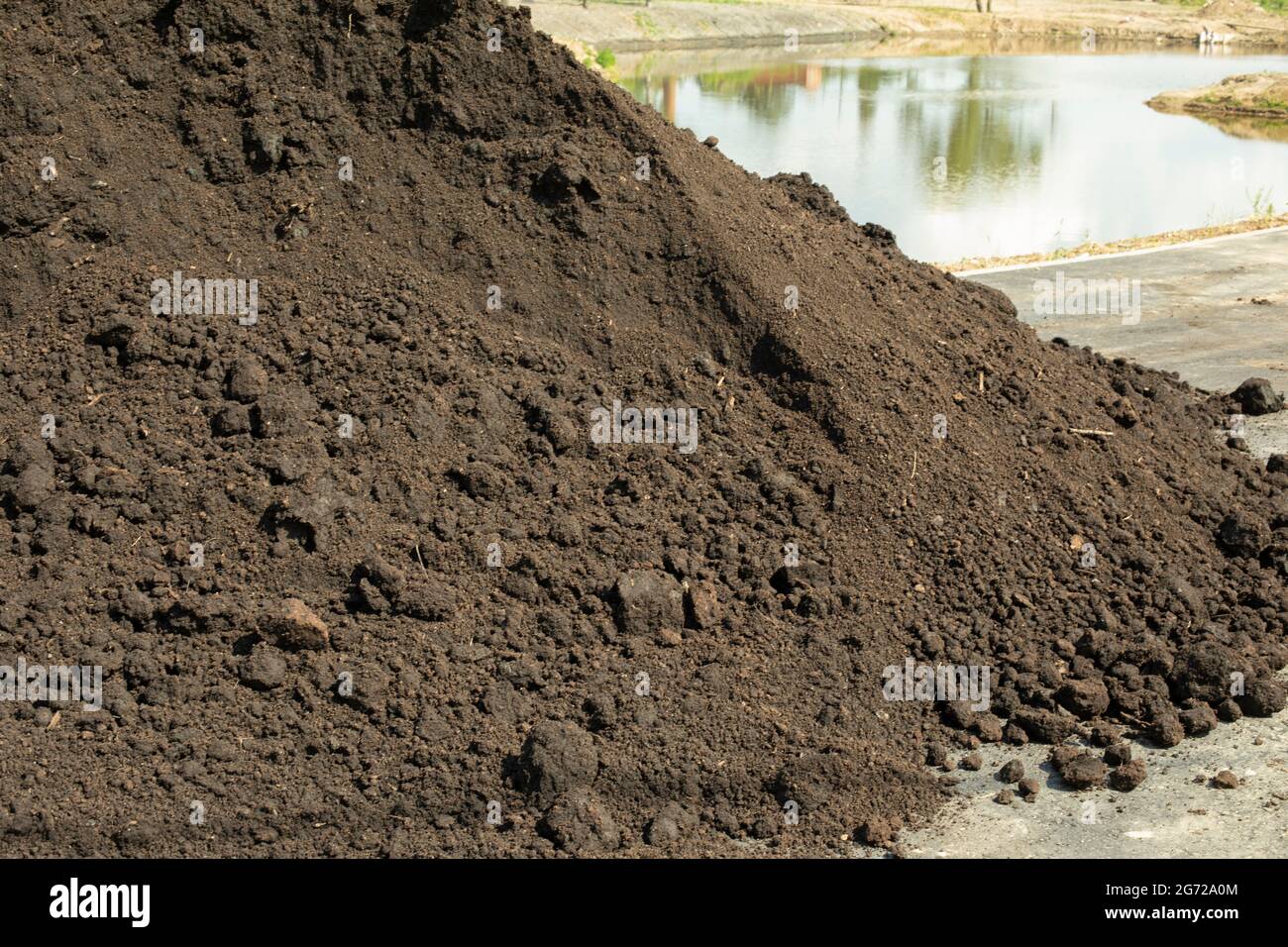 Land for planting plants. The ground is a pile. Land for flowerbeds ...