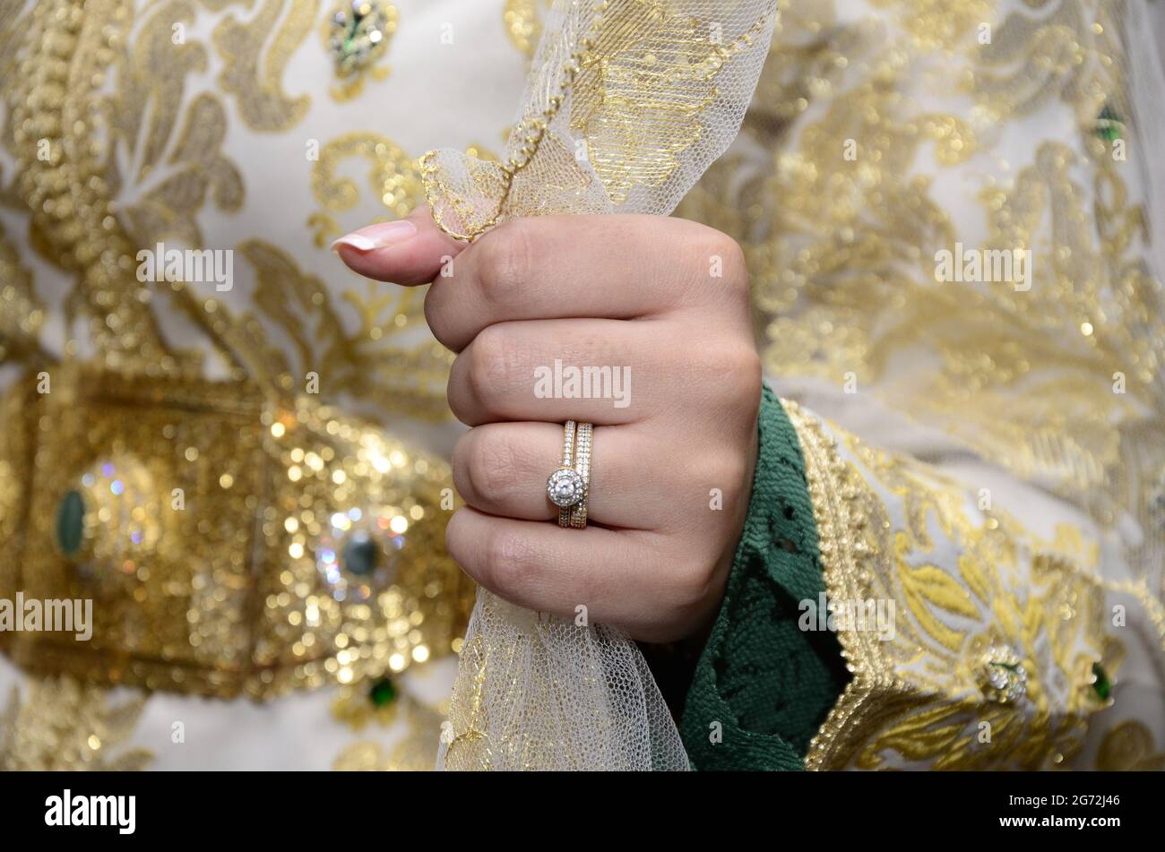 Islamic wedding hands hi-res stock photography and images - Alamy