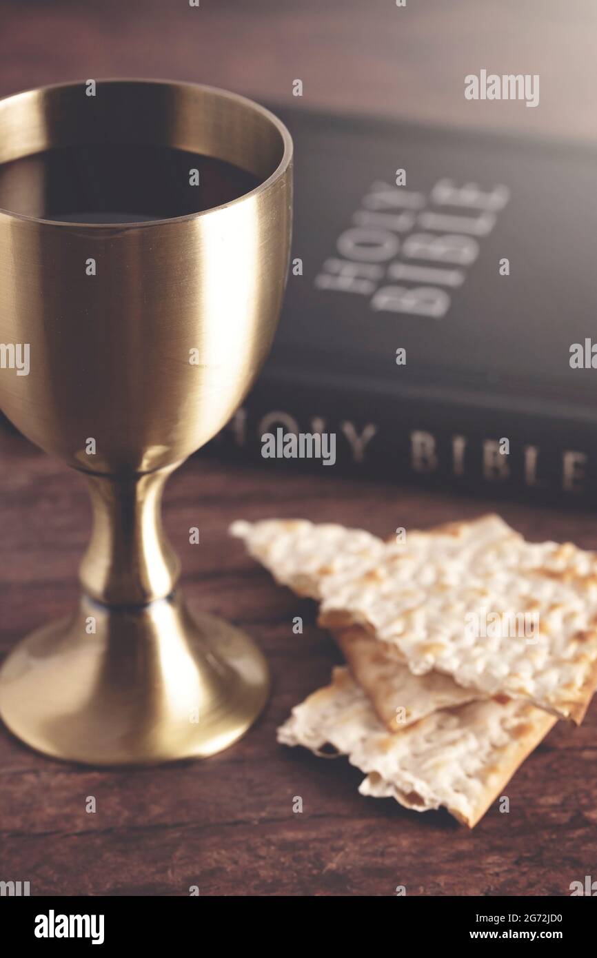 Bible book mat hi-res stock photography and images - Alamy