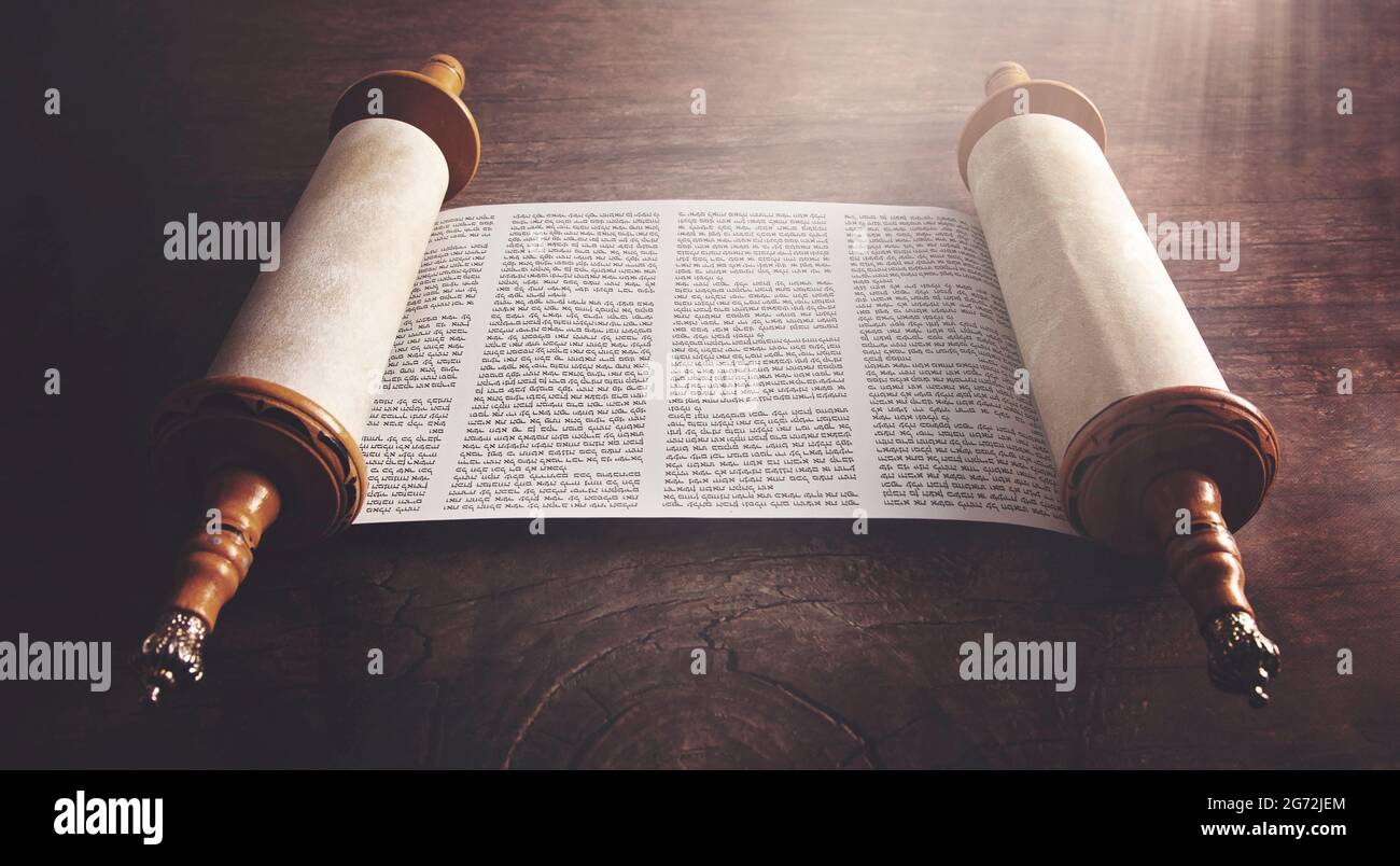 Jesus reading scroll hi-res stock photography and images - Alamy