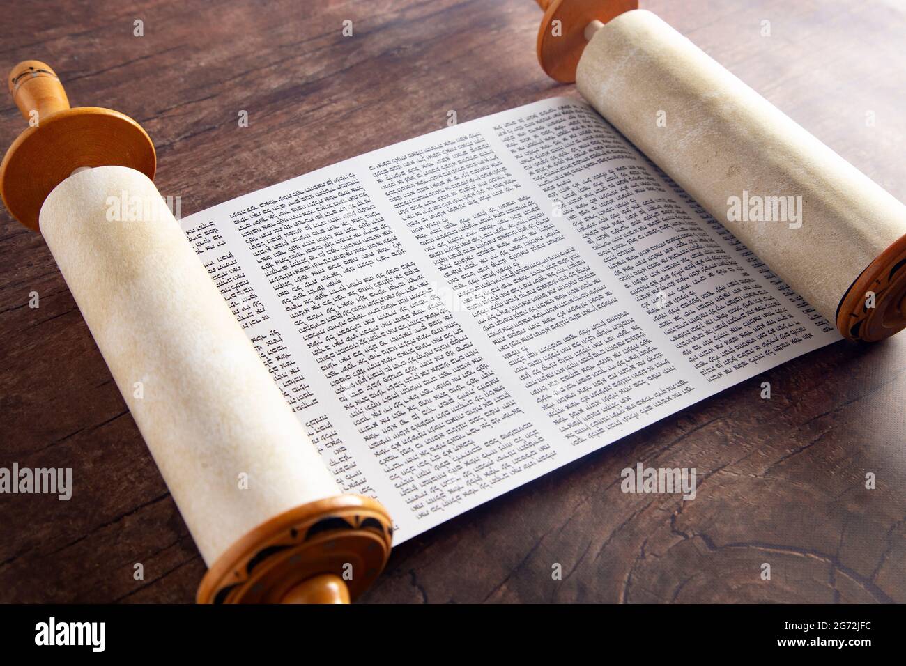 Ancient torah jewish scroll hi-res stock photography and images - Alamy