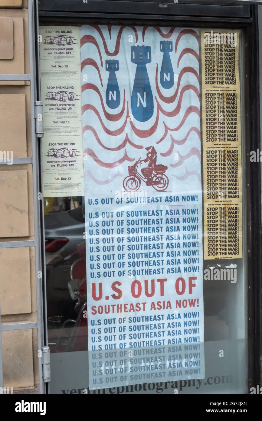 1960s shop windows hi-res stock photography and images - Alamy