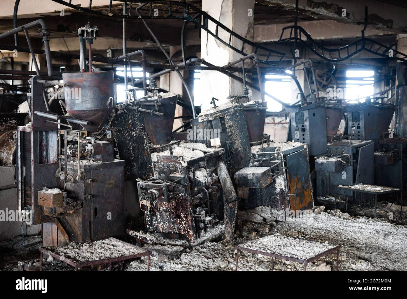 Massive machines hi-res stock photography and images - Alamy