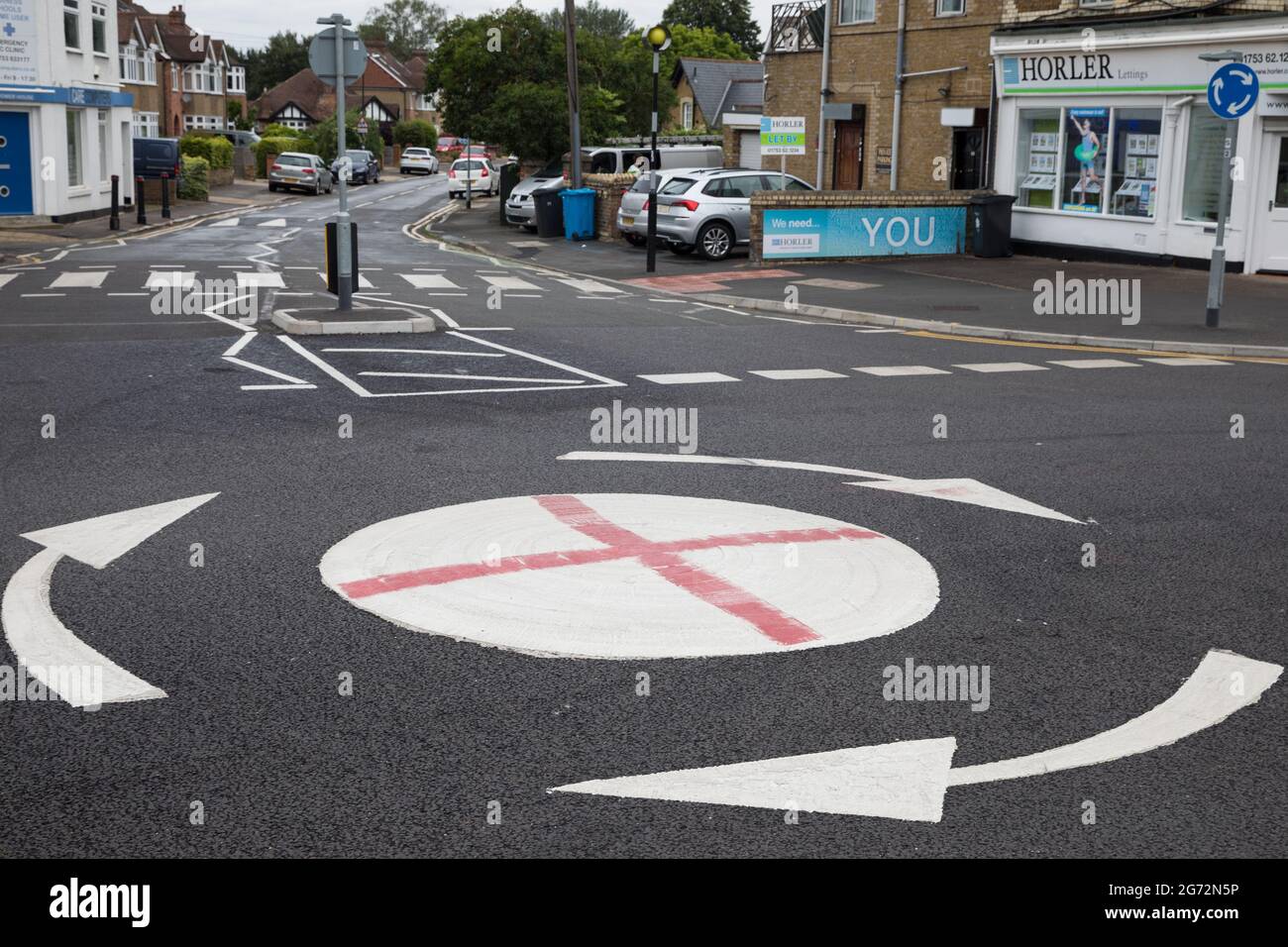 Windsor, UK. 10th July, 2021. A mini-roundabout painted with the St ...