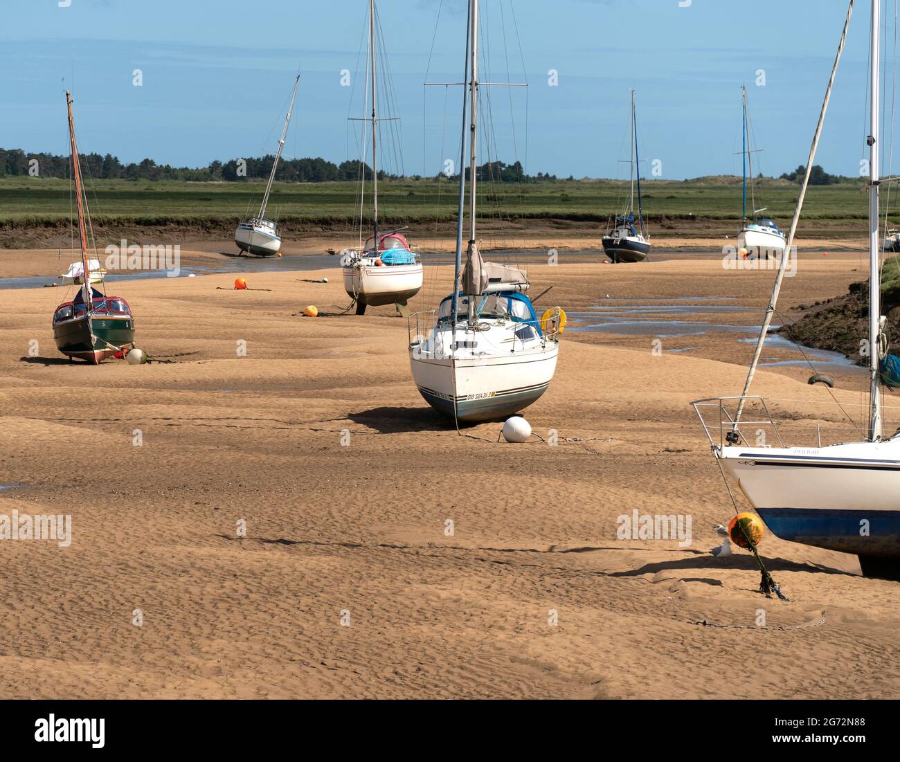 Stranded sailing boats hi-res stock photography and images - Alamy