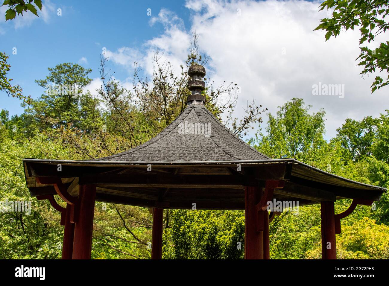 Japanese style pavilion hi-res stock photography and images - Alamy