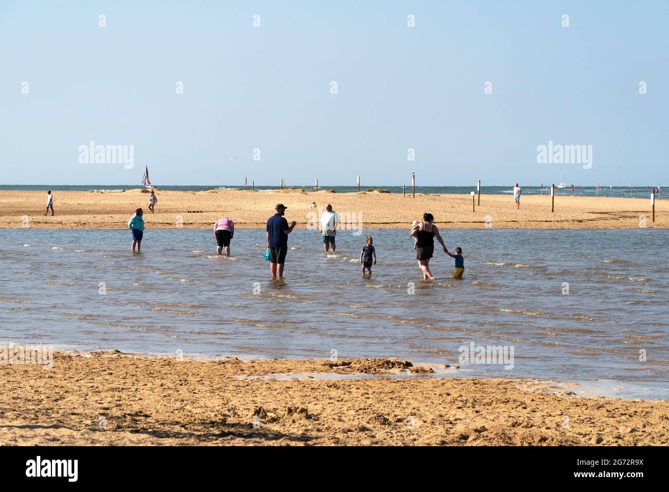 Shallow sea background uk hi-res stock photography and images - Alamy