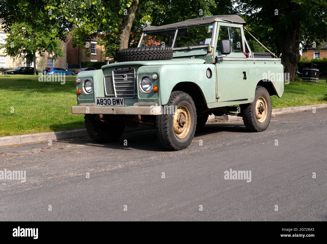 Old vintage Land Rover car Stock Photo - Alamy