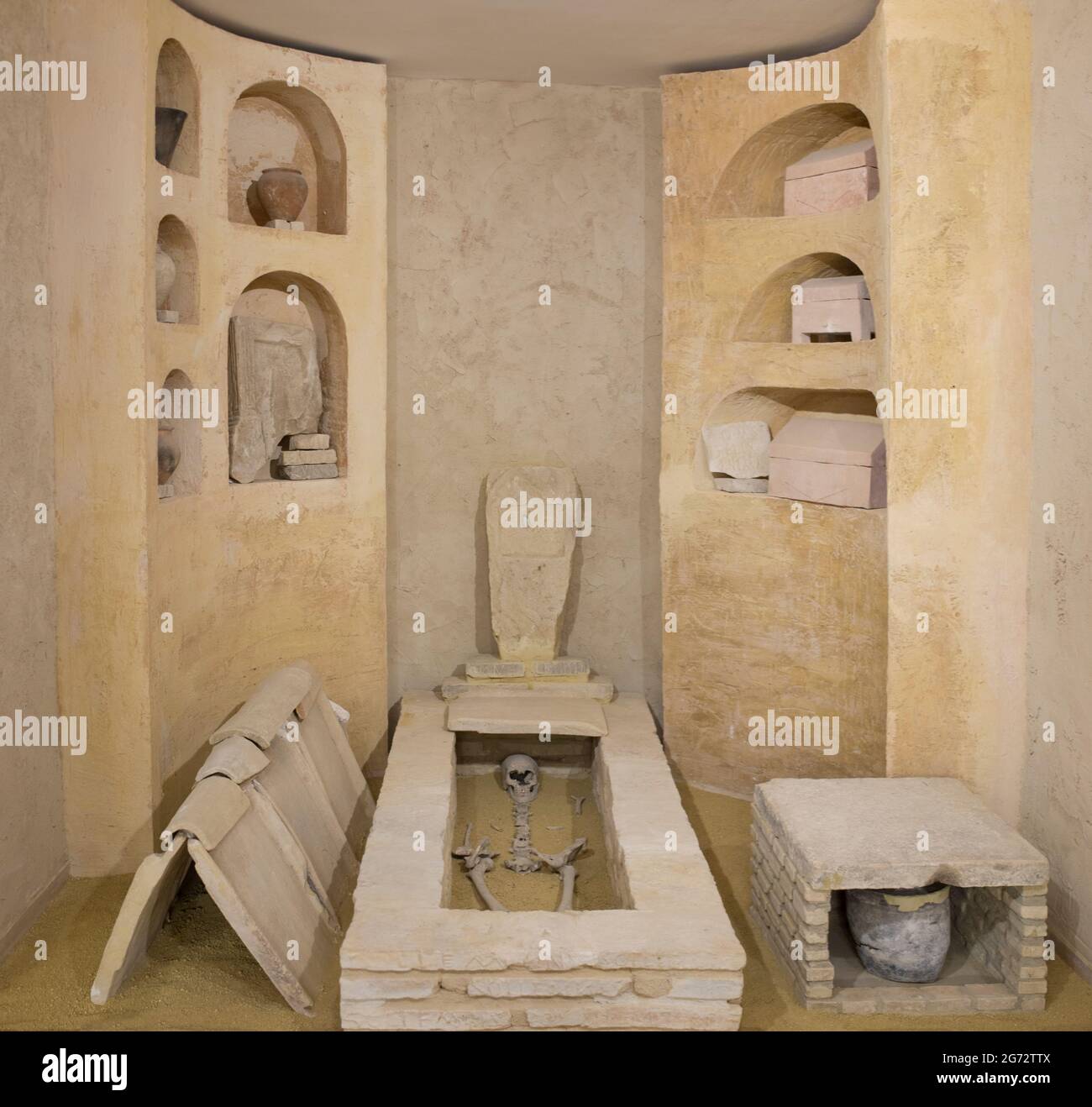 Columbaria roman hi-res stock photography and images - Alamy