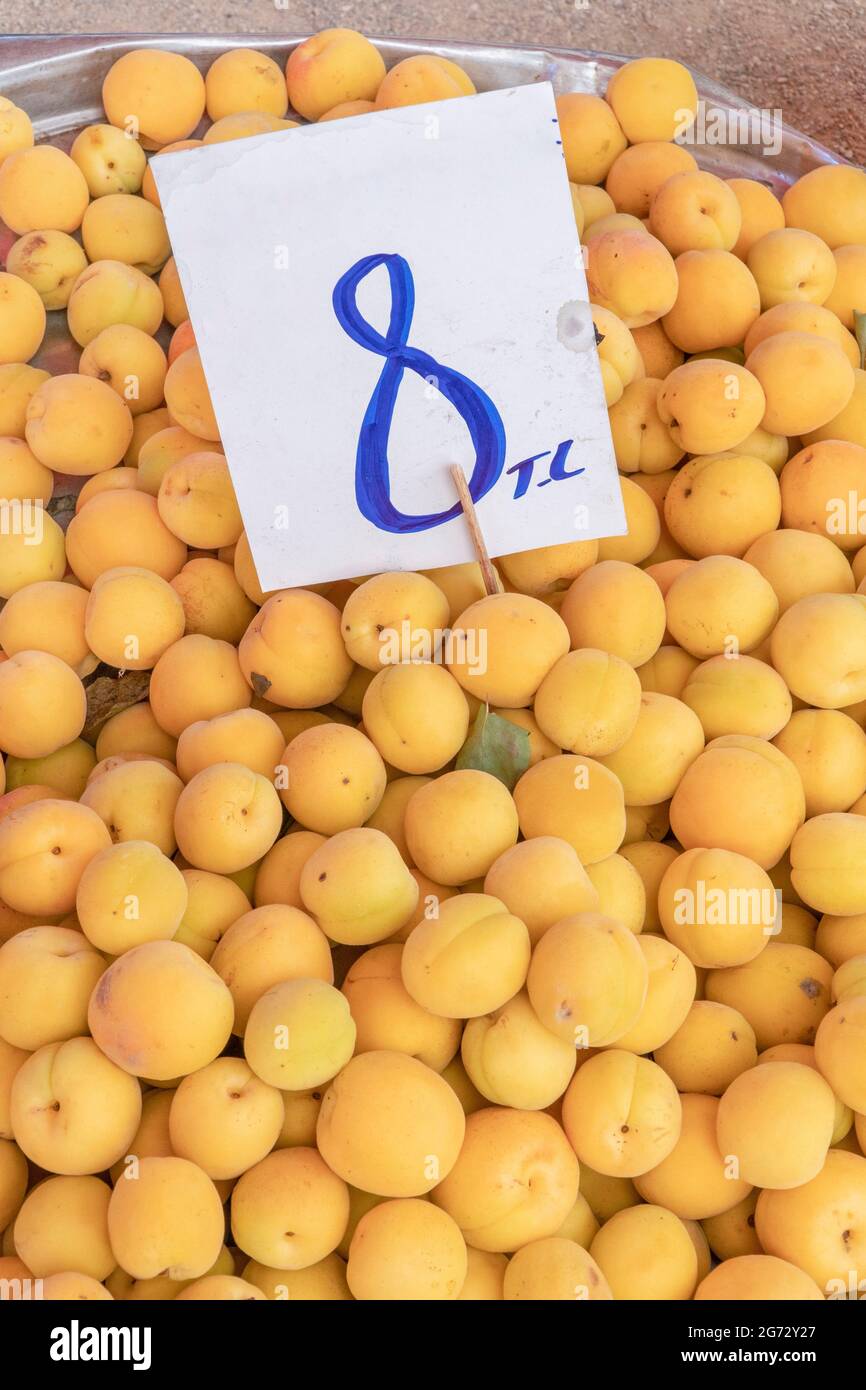 Fruit price label supermarket hi-res stock photography and images - Alamy