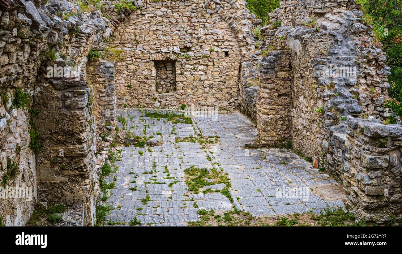 Stable arches hi-res stock photography and images - Alamy