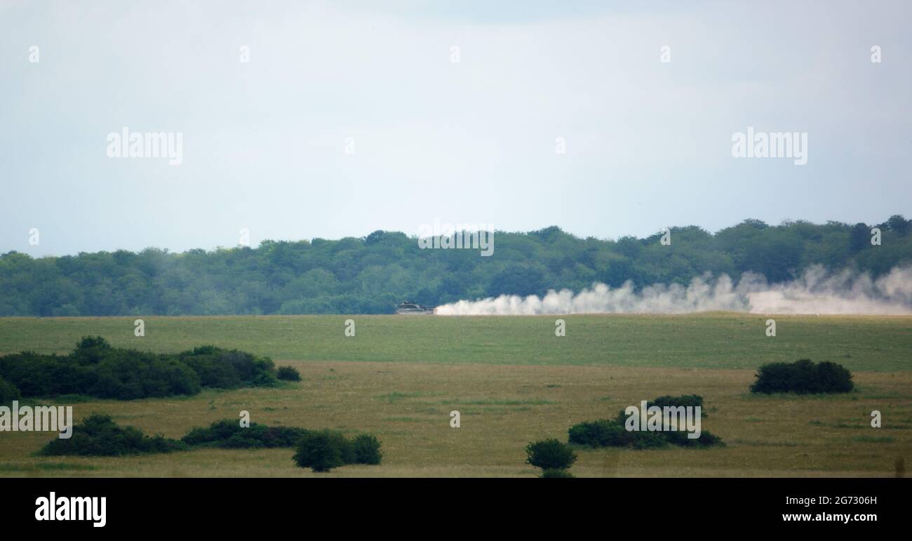 a British army Challenger 2 main battle tank throwing up huge dust ...