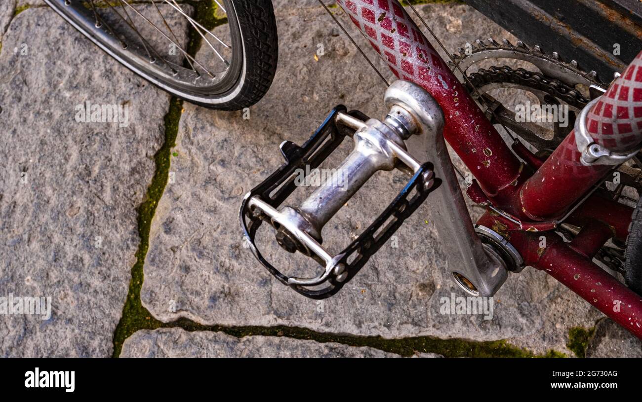 detail of vintage bike on stone paved road. pedal Stock Photo - Alamy