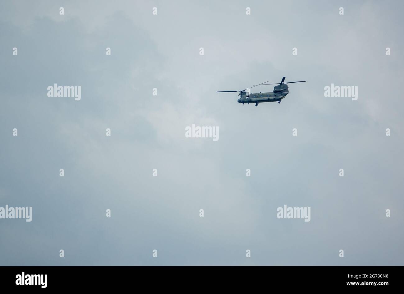 Helicopter silhouette uk hi-res stock photography and images - Alamy