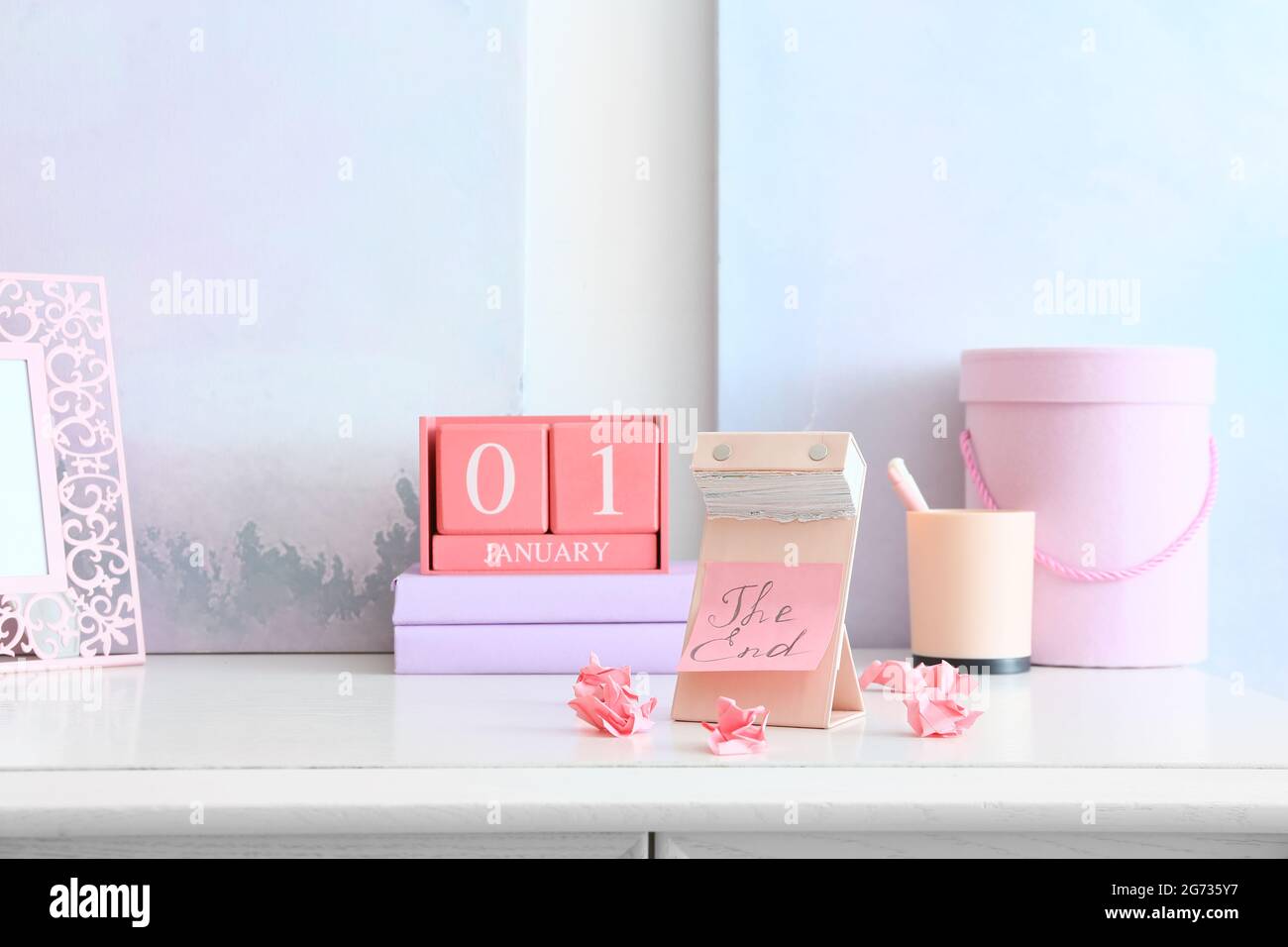 Table calendars hi-res stock photography and images - Alamy