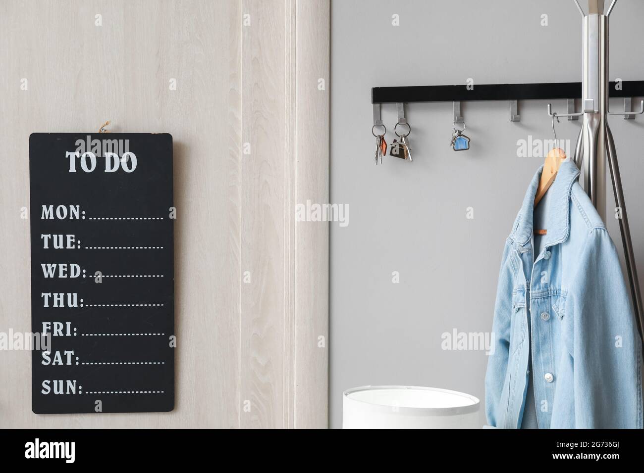 Board for hanging keys hi-res stock photography and images - Alamy