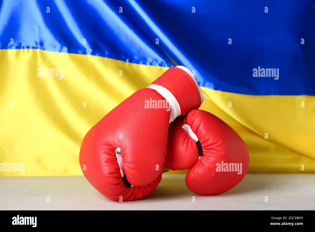 Boxing gloves and flag of Ukraine Stock Photo - Alamy