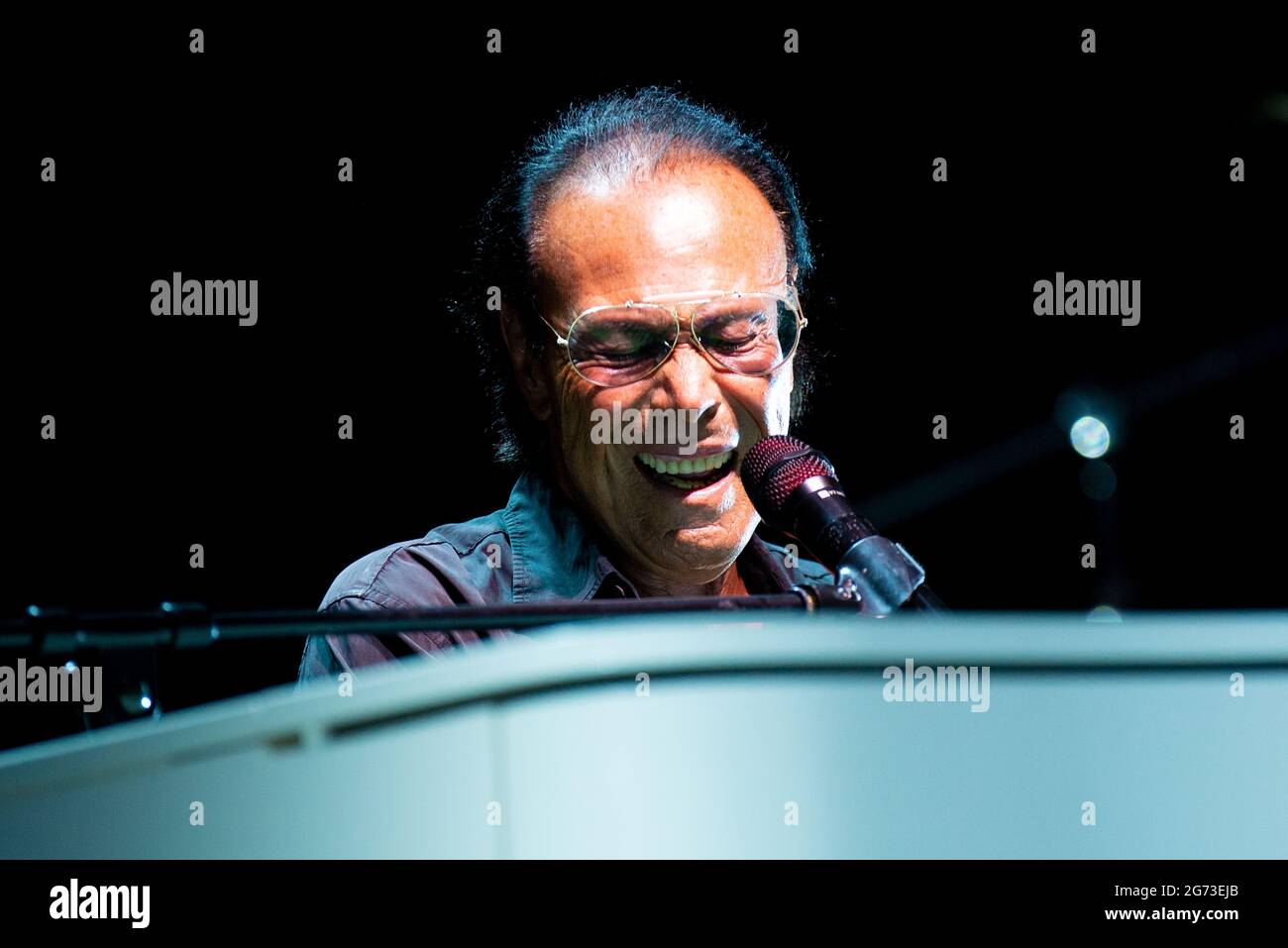 Antonello Venditti , historic Italian singer now on stage at Arena ...