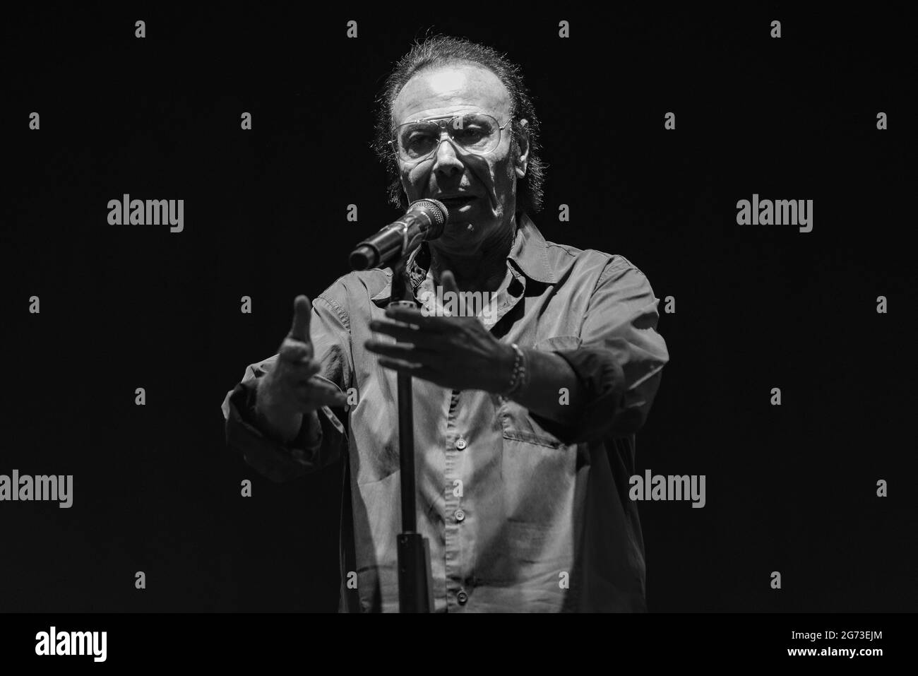 Antonello Venditti , historic Italian singer now on stage at Arena ...