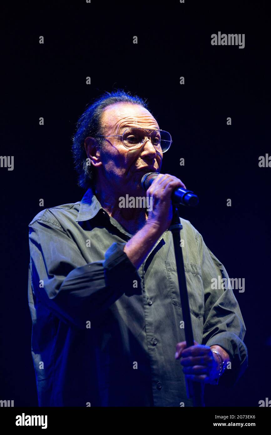 Antonello Venditti , historic Italian singer now on stage at Arena ...