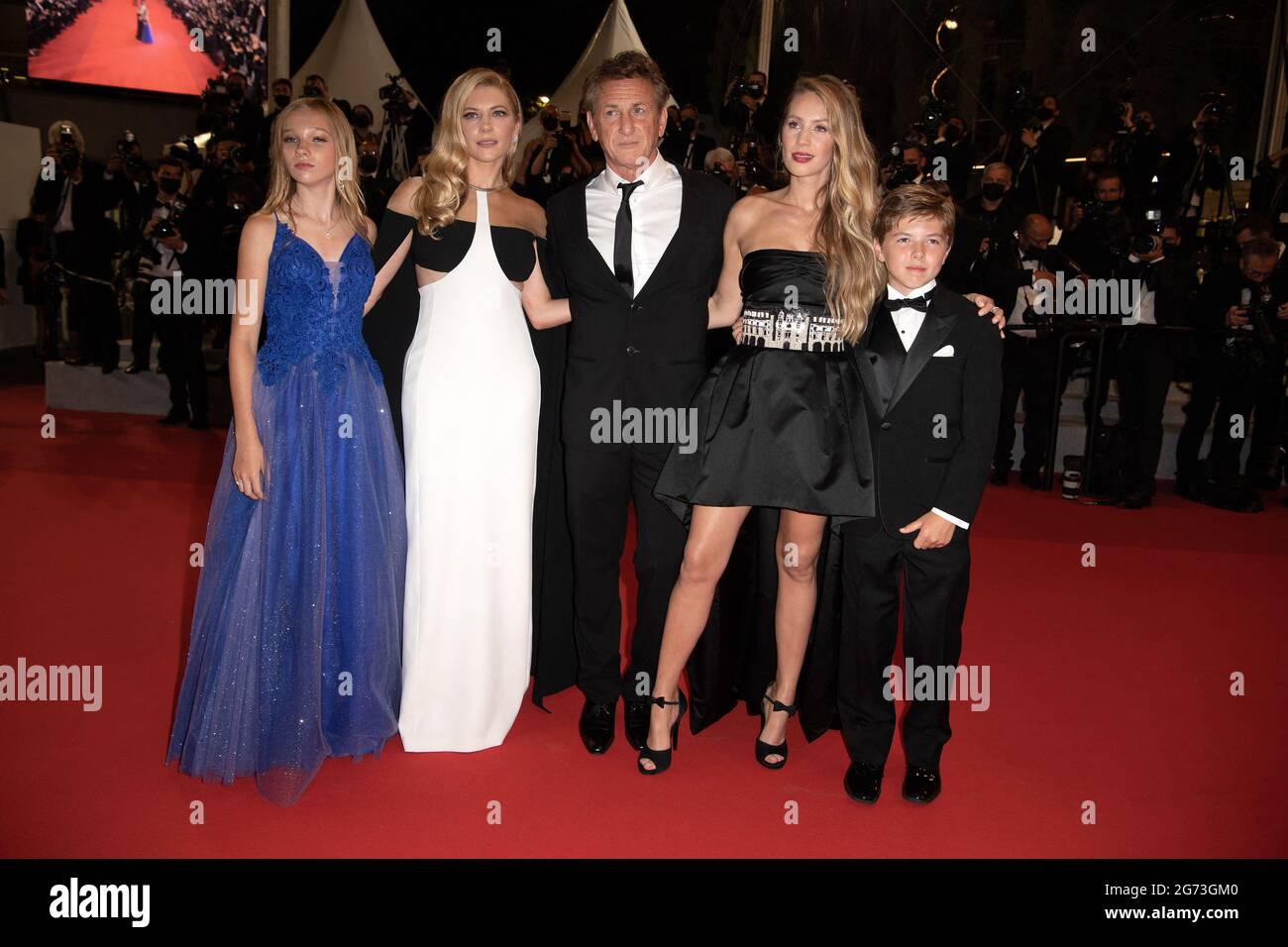 Jadyn Rylee, Dylan Penn, Sean Penn, Katheryn Winnick and Beckam ...