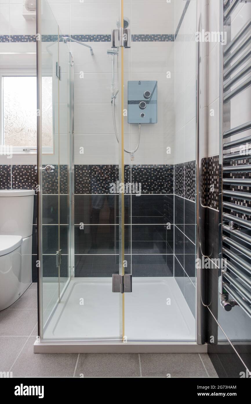 Glass curtain shower hi-res stock photography and images - Alamy