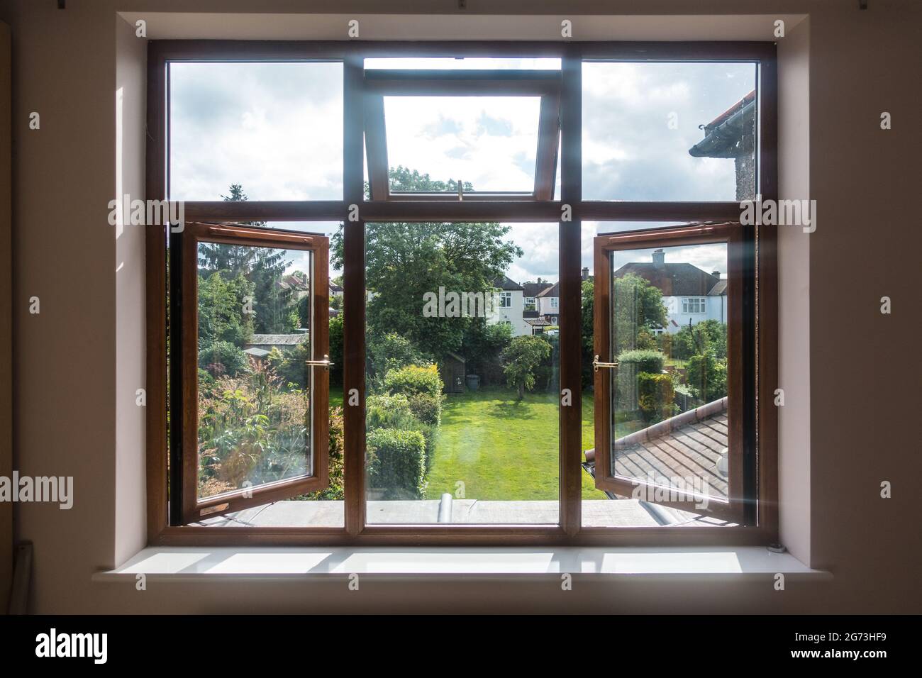 Wide open windows hi-res stock photography and images - Alamy
